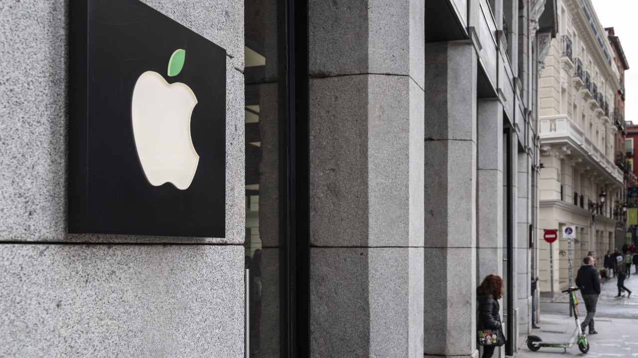Scammers replaced thousands of fake Apple products with the real ones ...