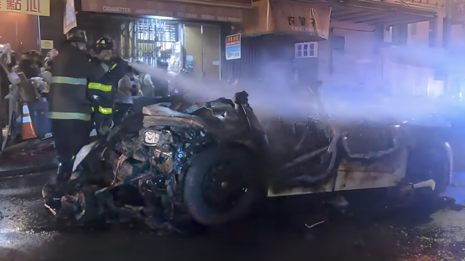 Autonomous taxi vandalized and set on fire! - ShiftDelete.Net Global