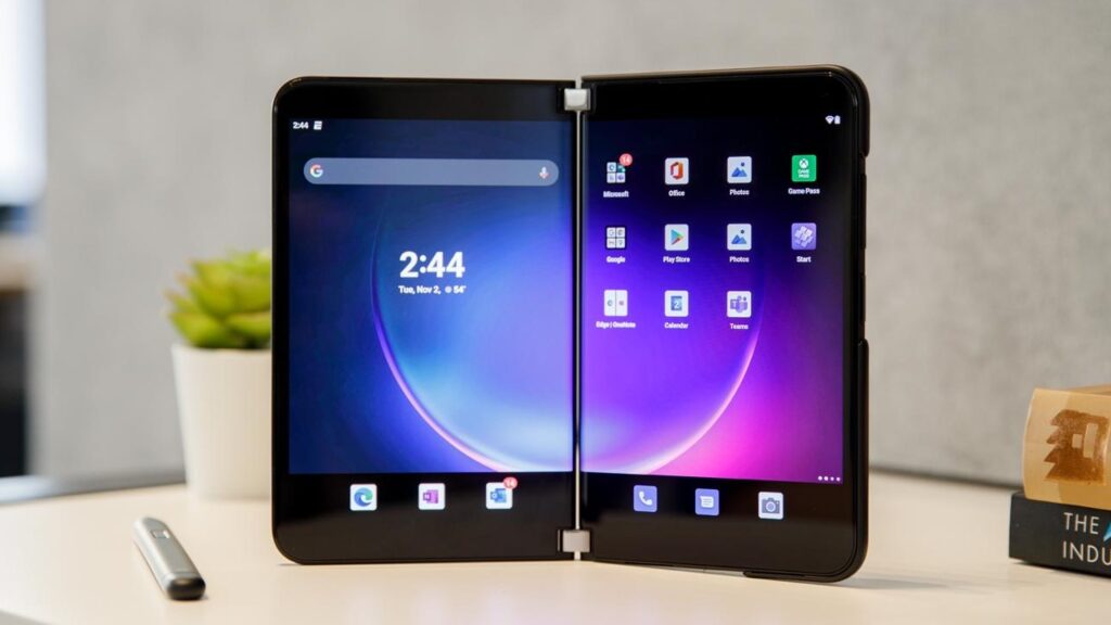 Microsoft receives patent for foldable Surface Phone