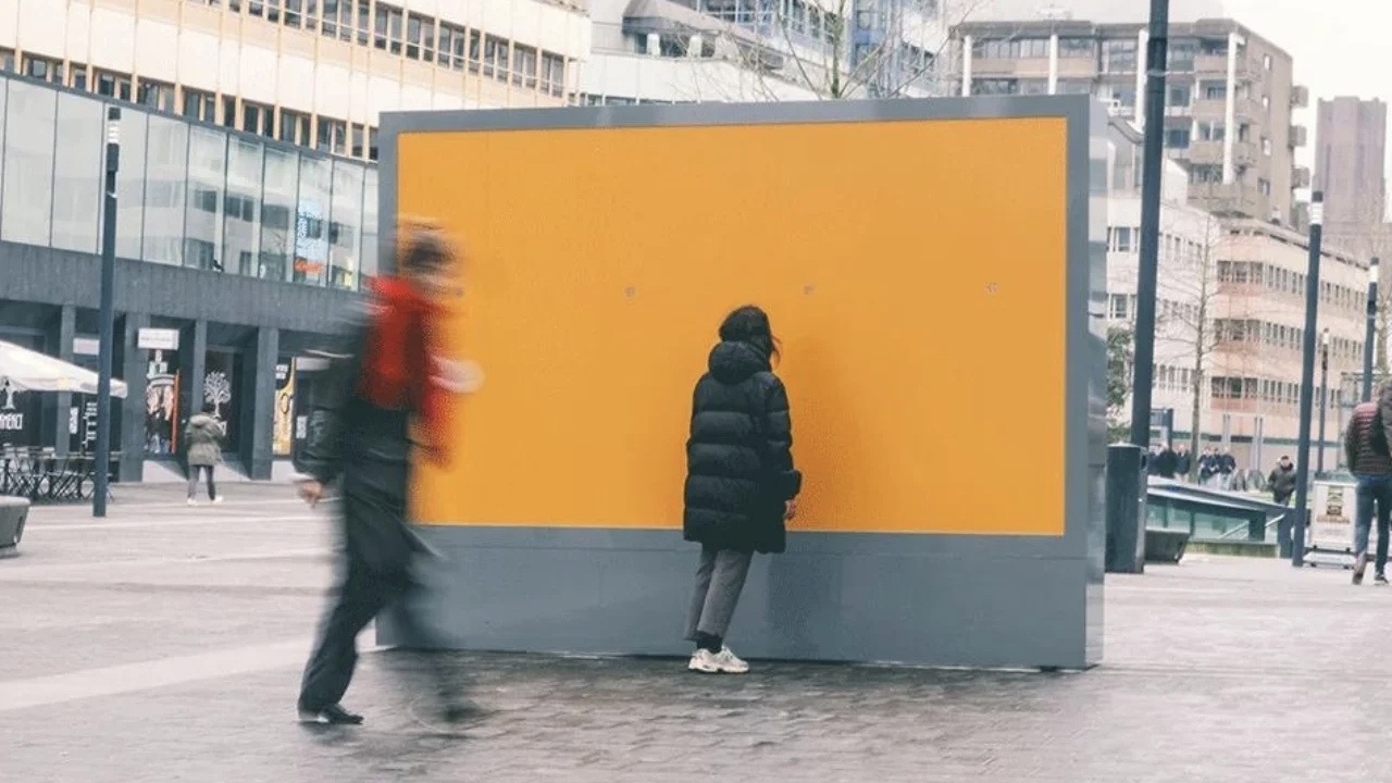 Those who smell this billboard run to the restaurant! Here’s why ...