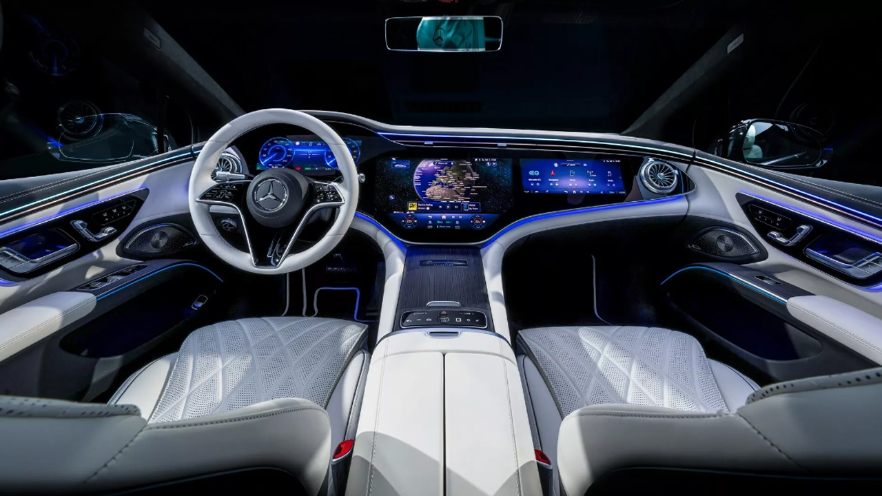 2025 Mercedes-Benz EQS debuts with a new look and improved range ...