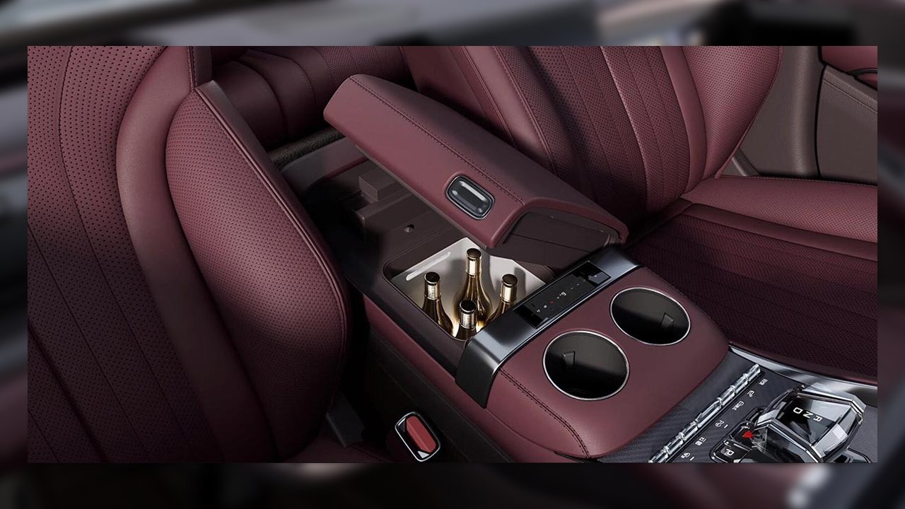 Refrigerator under the armrest? BYD Denza Z9GT revealed its interior ...