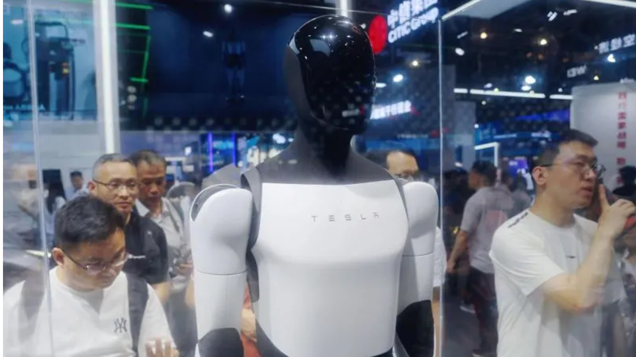 Tesla will start producing humanoid robots next year!