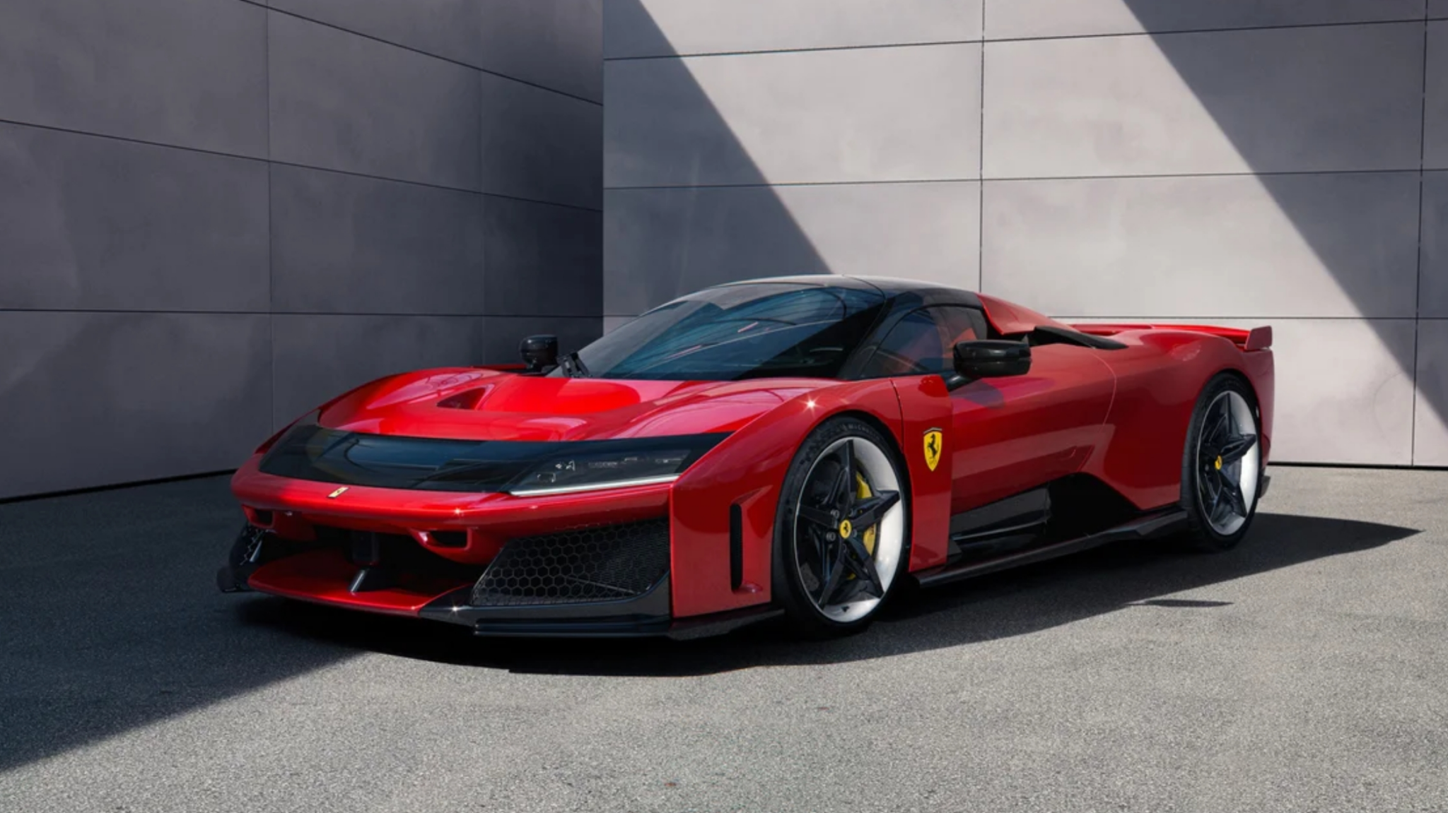 The new Ferrari F80 has started production! Here are its features ...