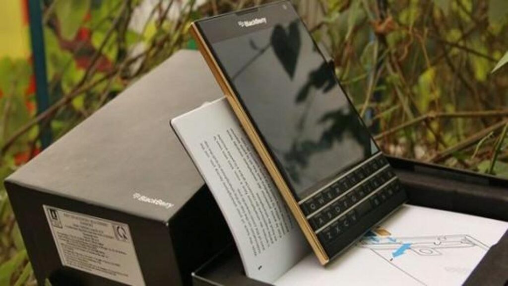 BlackBerry Passport Upgrade Kit Turns Retro Phone into Android 14 Beast ...