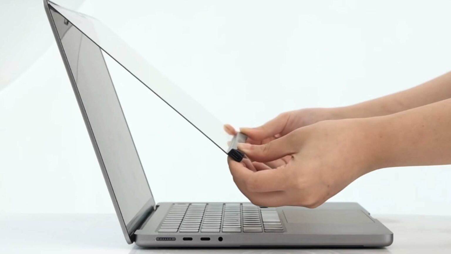 MacBook Touch Screen Accessory: Magic Screen Unveiled at CES